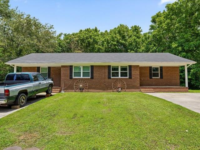 555 E Garden Farm Rd, Rossville, GA 30741