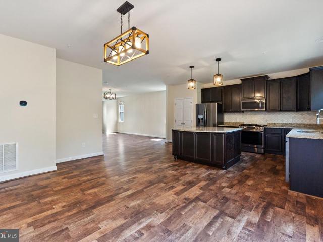 555 English Oak Lane