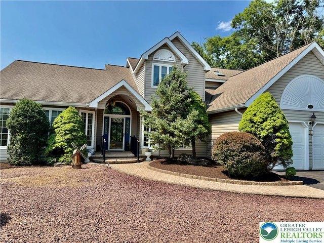 555 Eagle Dr, Middle Smithfield Township, PA 18302