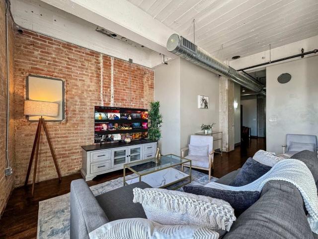 555 Evergreen Street 2 Bedroom Apartment for Rent at 555 Evergreen St #1055883P, Dallas, TX 75201 Downtown Dallas