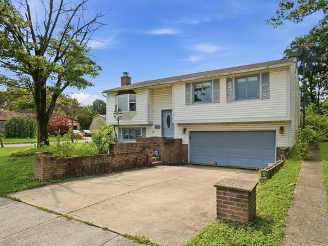555 Fox Ridge St, Columbus, OH 43228