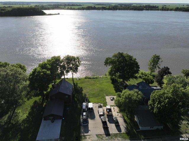 555 Front St, Oquawka, IL 61469