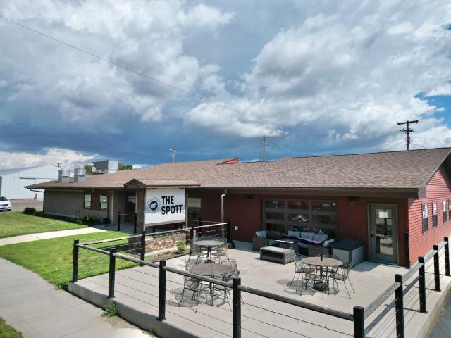 555 Front Street W