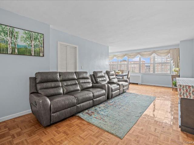 555 Kappock Street 11G