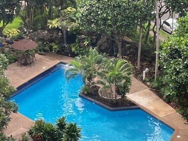 555 Hahaione St Apt 6D, Honolulu, HI 96825