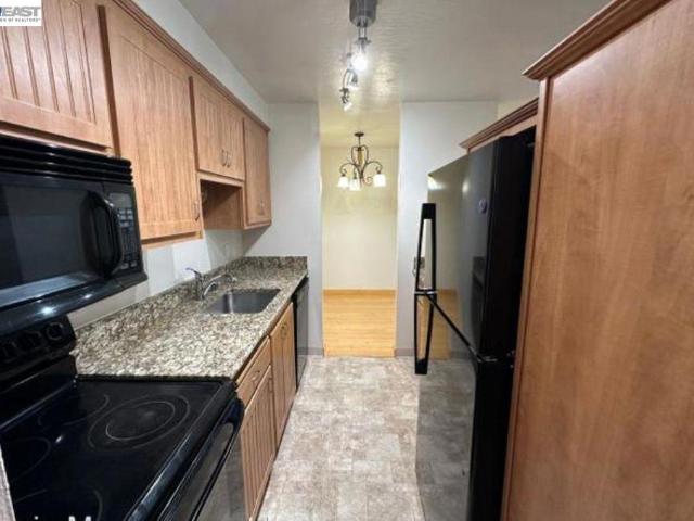 555 Jean St 528