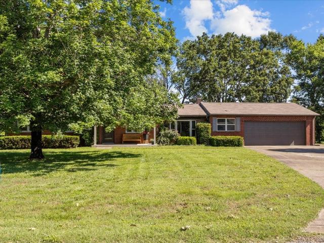 555 Lakeview Cir