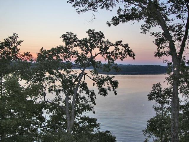 555 Lakeview Drive