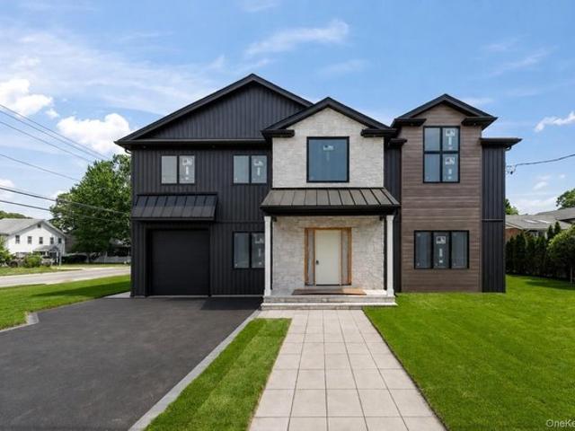 555 Marian Ct, East Meadow, NY 11554
