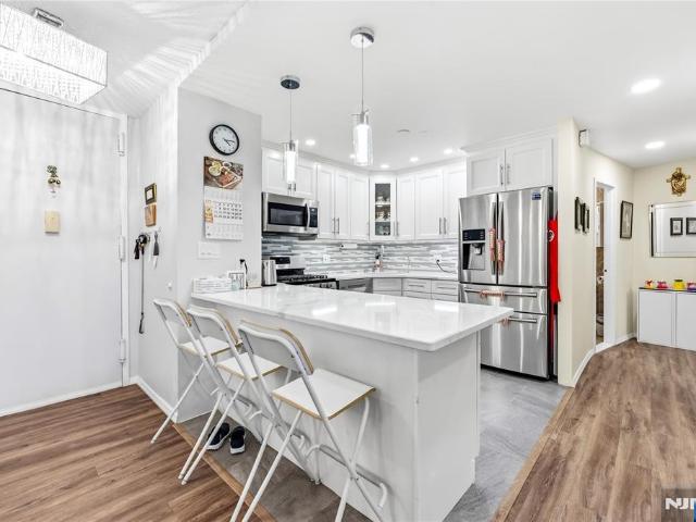 555 North Ave, Unit 6N, Fort Lee, NJ 07024 | Compass