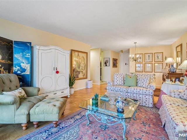 555 North Avenue # 17 U
