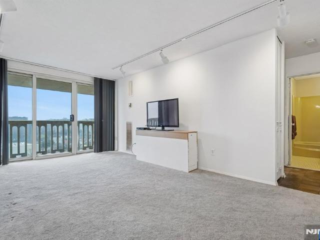 555 North, Unit 19W, Fort Lee, NJ 07024 | Compass