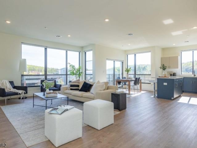 555 Northfield Ave # 114