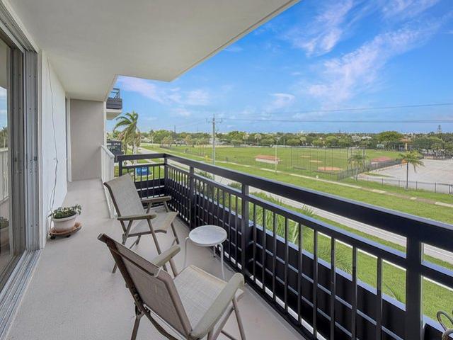 555 NW 4th Ave Apt 401, Boca Raton, FL 33432