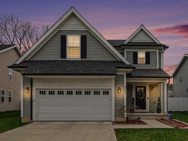 555 S Winding Dr, Waterford, MI 48328