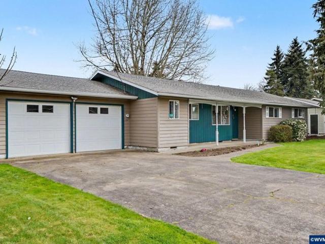 555 Sacre Ln N, Monmouth, OR 97361