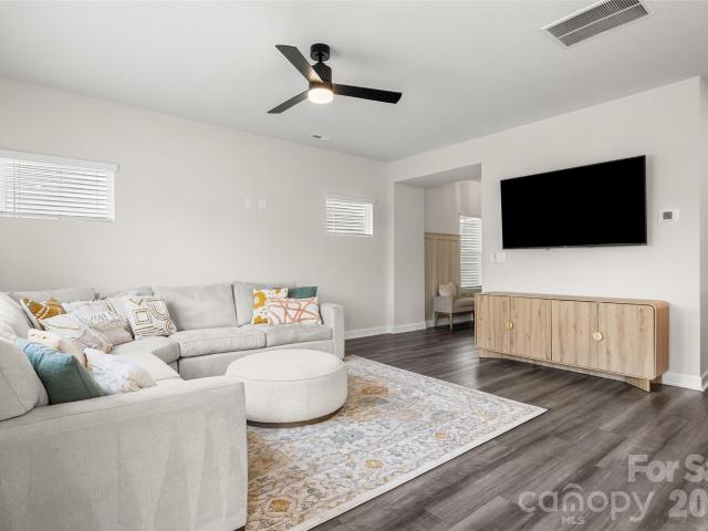 555 Palmarosa Street # 126