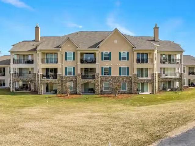 555 Rarity Bay Pkwy, 105, Vonore, TN 37885