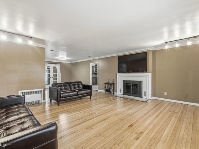 555 Riverside Dr