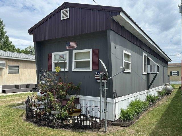 555 Ripley Ct Unit 27, Harpers Ferry, IA 52146