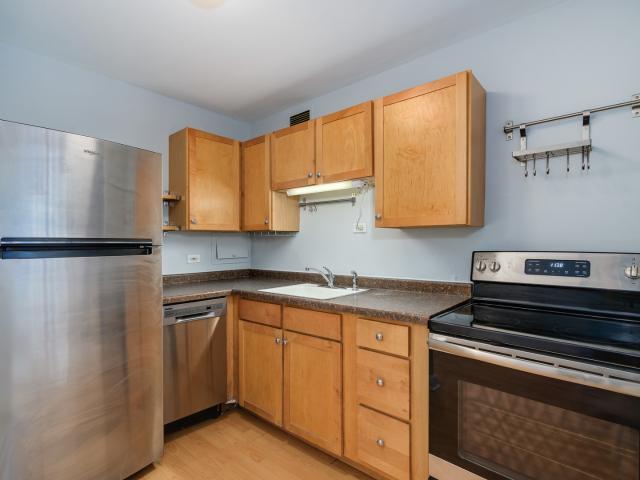 555 W Cornelia Avenue # 403