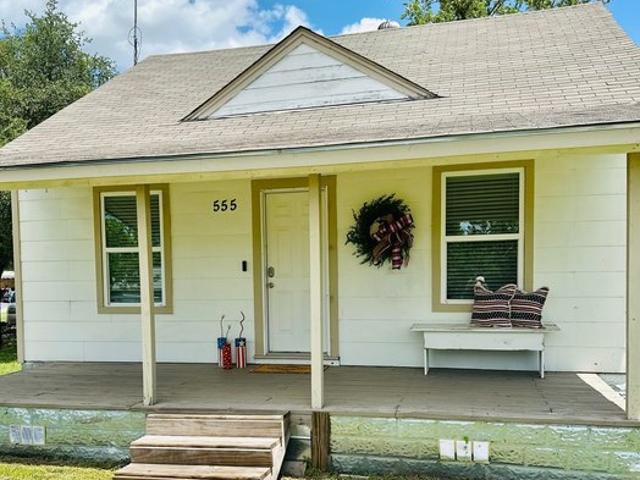 555 W Hempstead St, Giddings, TX 78942