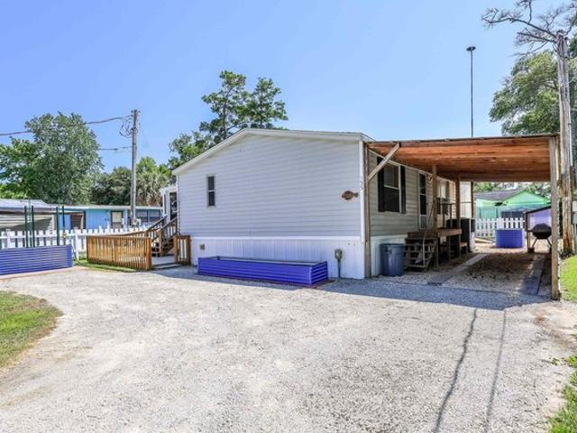 555 Woodland Dr, Murrells Inlet, SC 29576
