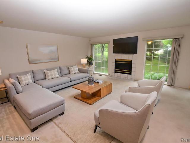 555 Winwood Court