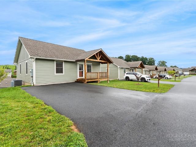 555 Townhomes Place 555