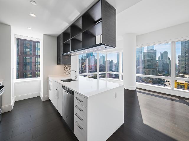 555 Tenth Avenue, New York, NY