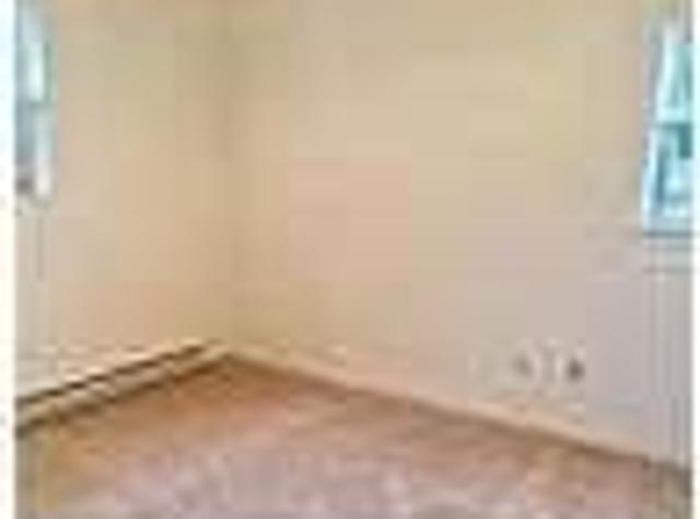 $555/mo, 1 bathroom in a great area. Parking Available!