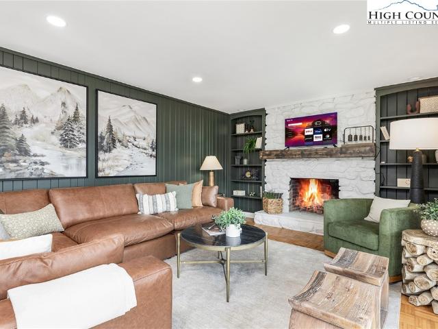 556/558 Thorncliff Drive