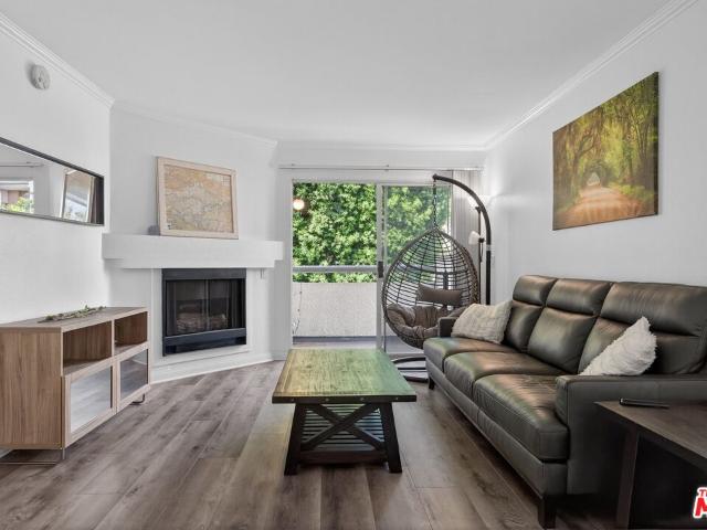 5565 Canoga Ave, Unit 119, Woodland Hills, CA 91367 | Compass