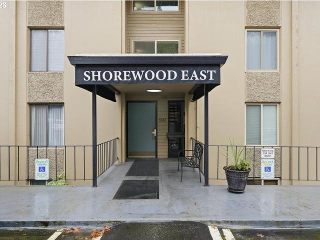 5565 e evergreen blvd # 3303