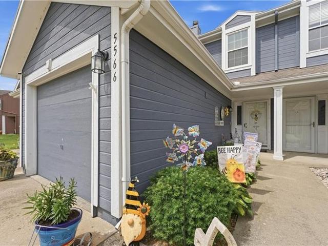 5566 NW Moonlight Meadow Dr, Lee's Summit, MO 64064
