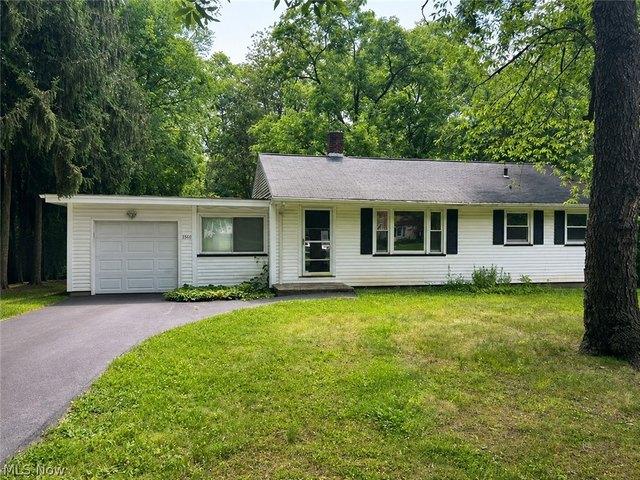 5567 Valley Ln, Solon, OH 44139