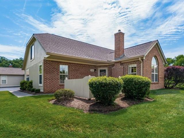 5568 Meadowood Ln, Westerville, OH 43082