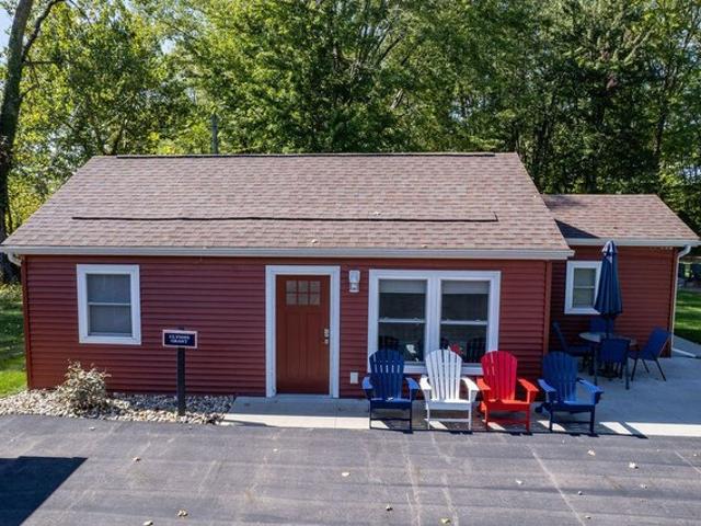 5568 Paw Lake Rd, Coloma, MI 49038