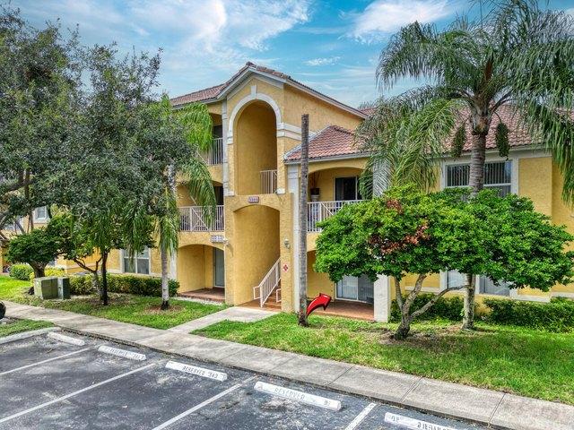 5560 NW 61st St Apt 707, Coconut Creek, FL 33073