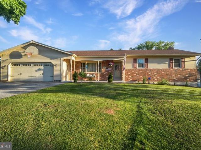 5560 N Fairway Dr, Reading, PA 19606