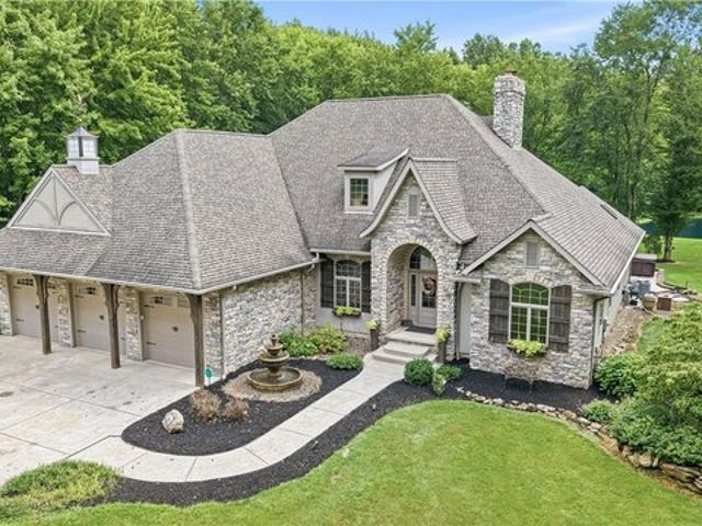 5560 Oak Hill Dr NW, Warren, OH 44481