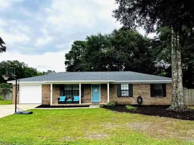 5560 DEBBIE DR, MILTON, FL 32570 Single Family Residence For S.