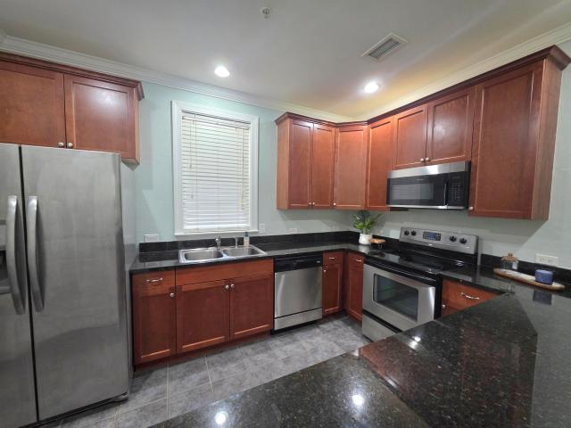5561 Colonial Chatsworth Circle