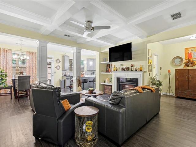 5563 Radford Loop