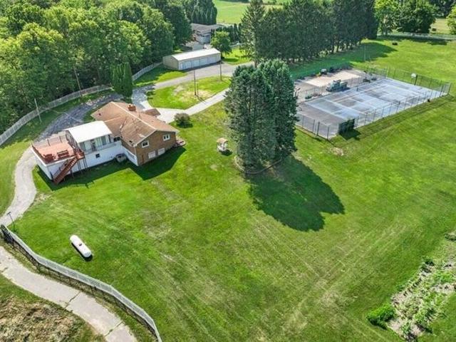 5563 W Spring Creek Rd, Three Oaks, MI 49128