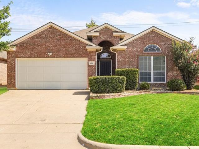 556 Caravan Dr, Fort Worth, TX 76131