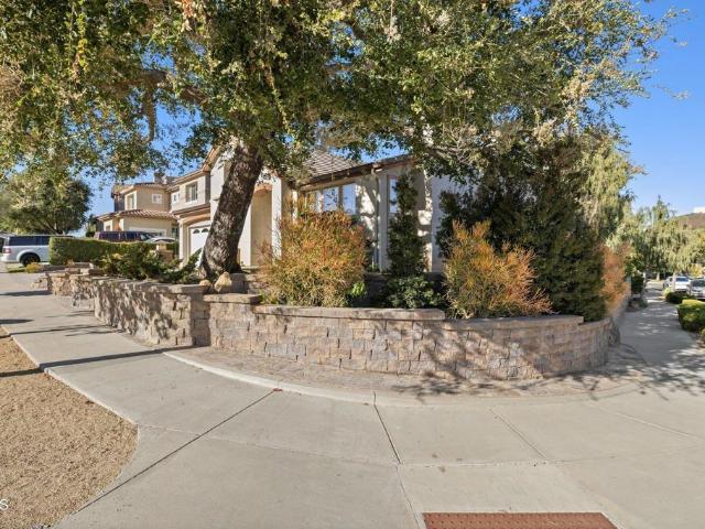 556 Knollwood Drive