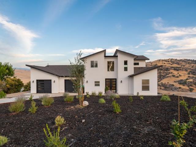 556 High Sierra Dr, Exeter, CA 93221