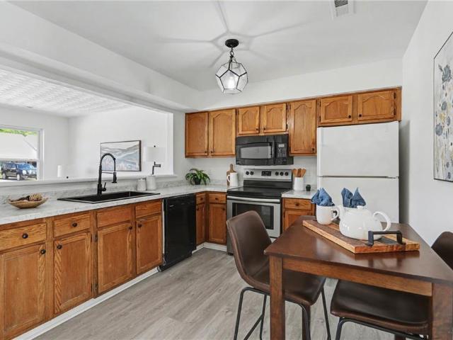 556 Lanier CRES