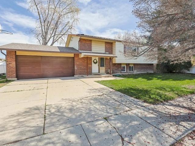 556 N New Star Dr W, Salt Lake City, UT 84116